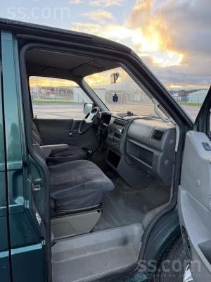 Green Volkswagen Multivan 2000 in Riga, with an engine capacity of 2.50 L and mileage of 359 thousand km for 3200 €, photo 10 on AUTOMOTO.COM.LV