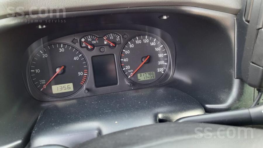 Zaļš Volkswagen Multivan 2002 Daugavpils, ar dzinēja tilpumu 2.50 L un nobraukumu 317 tūkst. km par 9100 €, foto 11 vietnē AUTOMOTO.COM.LV