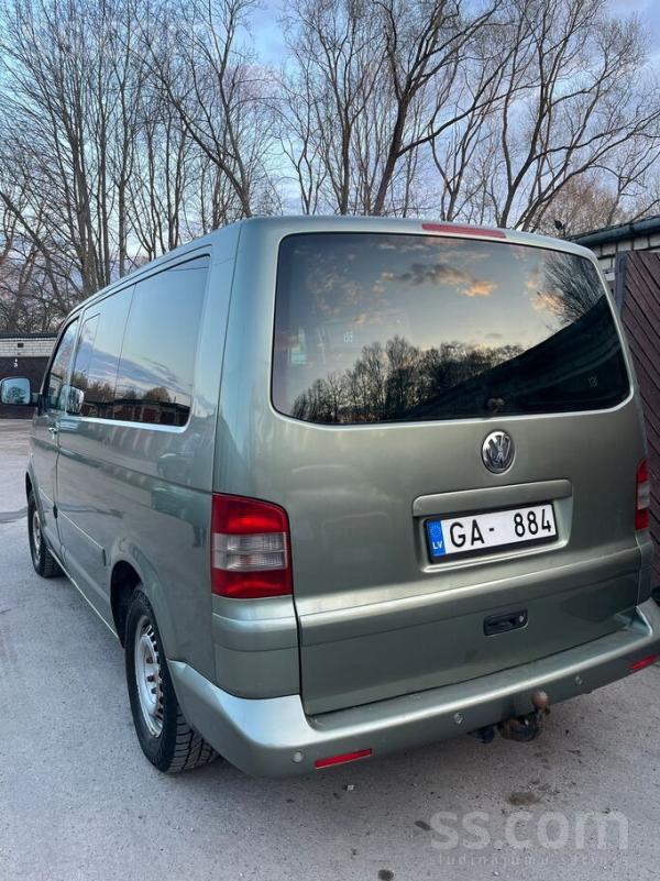 Green Volkswagen Multivan 2004 in Riga, with an engine capacity of 2.50 L and mileage of 410 thousand km for 6200 €, photo 3 on AUTOMOTO.COM.LV