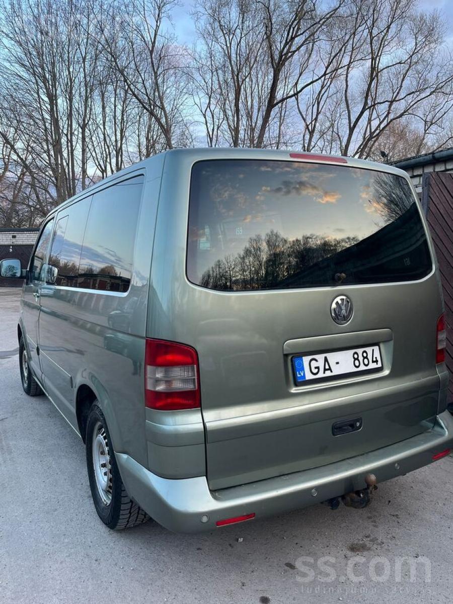 Green Volkswagen Multivan 2004 in Riga, with an engine capacity of 2.50 L and mileage of 410 thousand km for 6200 €, photo 4 on AUTOMOTO.COM.LV