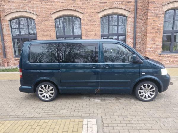 Green Volkswagen Multivan 2005 in Bauska, with an engine capacity of 2.50 L and mileage of 395 thousand km for 5300 €, photo 4 on AUTOMOTO.COM.LV