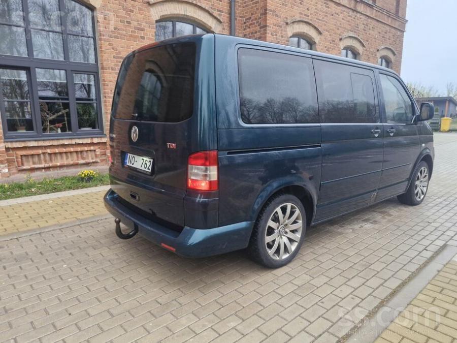 Green Volkswagen Multivan 2005 in Bauska, with an engine capacity of 2.50 L and mileage of 395 thousand km for 5300 €, photo 7 on AUTOMOTO.COM.LV