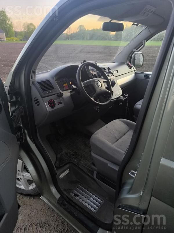 Zaļš Volkswagen Multivan 2007 Preiļi, ar dzinēja tilpumu 2.50 L un nobraukumu 430 tūkst. km par 7700 €, foto 5 vietnē AUTOMOTO.COM.LV