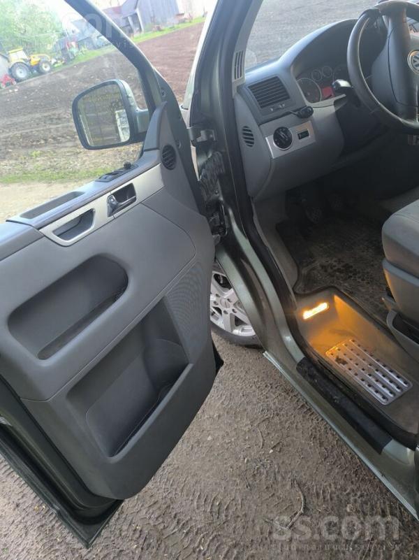 Zaļš Volkswagen Multivan 2007 Preiļi, ar dzinēja tilpumu 2.50 L un nobraukumu 430 tūkst. km par 7700 €, foto 7 vietnē AUTOMOTO.COM.LV