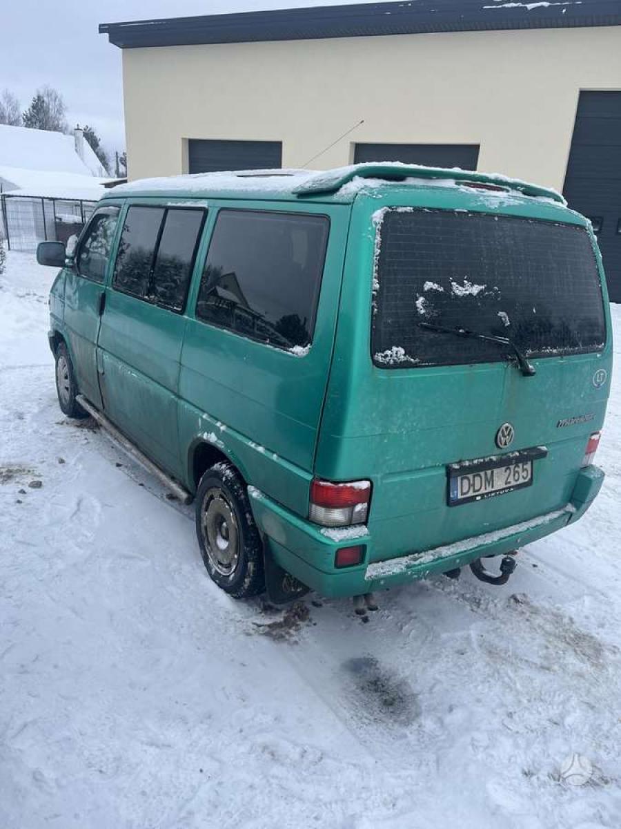Green Volkswagen Multivan 1994 in Vilnius, with an engine capacity of 1.90 L and mileage of 482 thousand km for 700 €, photo 3 on AUTOMOTO.COM.LV