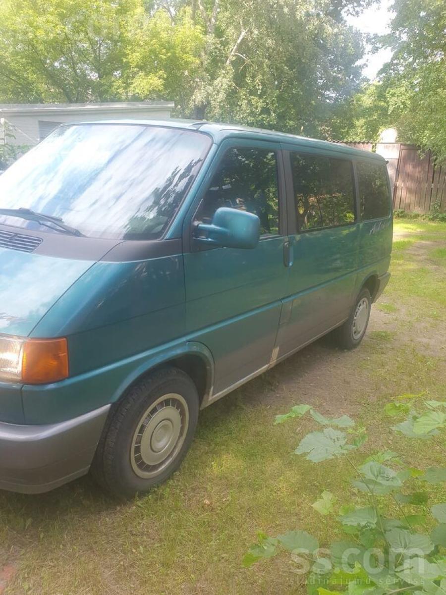 Green Volkswagen Multivan 1995 in Riga, with an engine capacity of 2.40 L and mileage of 288 thousand km for 2500 €, photo 5 on AUTOMOTO.COM.LV