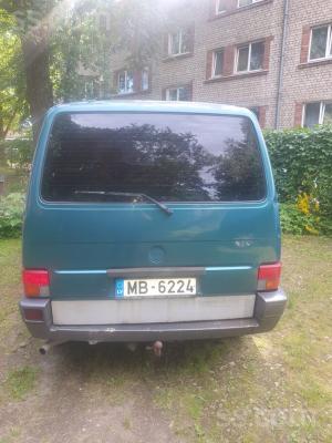 Green Volkswagen Multivan 1995 in Riga, with an engine capacity of 2.40 L and mileage of 288 thousand km for 2500 €, photo 6 on AUTOMOTO.COM.LV