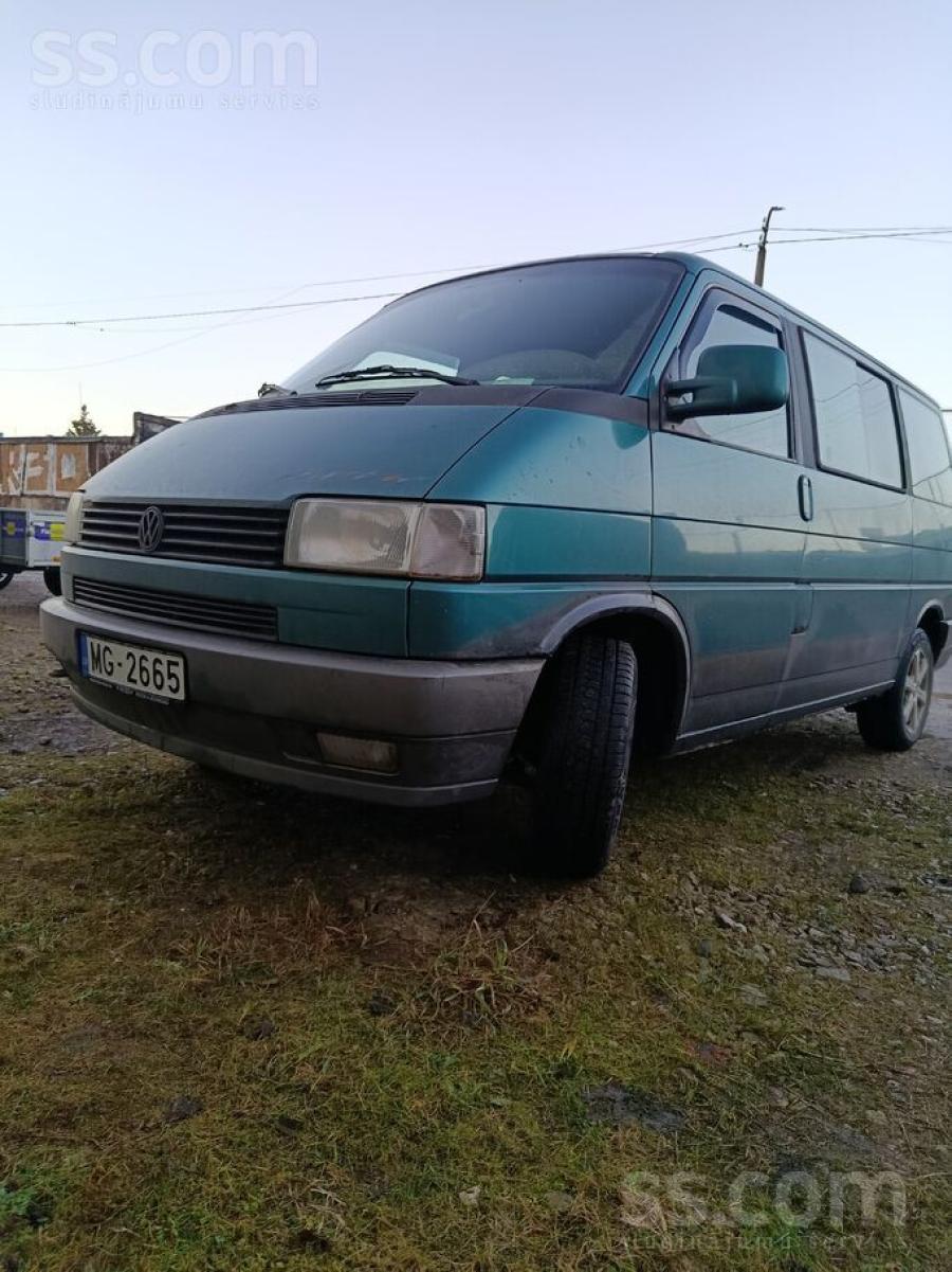 Green Volkswagen Multivan 1995 in Riga, with an engine capacity of 1.90 L and mileage of 456 thousand km for 2400 €, photo 1 on AUTOMOTO.COM.LV