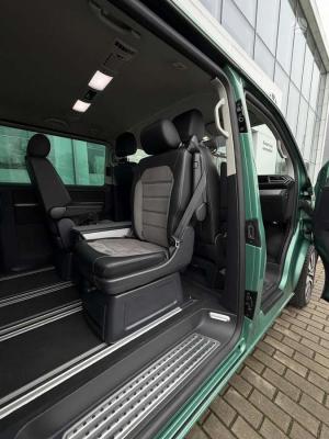 Green Volkswagen Multivan 2020 in Vilnius, with an engine capacity of 1.97 L and mileage of 139 thousand km for 43500 €, photo 10 on AUTOMOTO.COM.LV