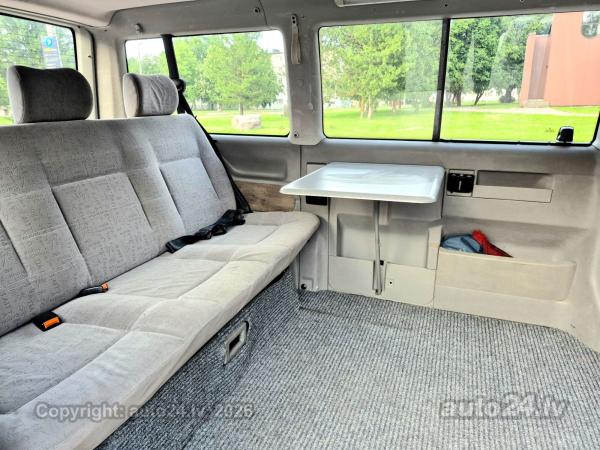 Zaļš Volkswagen Multivan 1998 Tallina, ar dzinēja tilpumu 2.50 L un nobraukumu 624 tūkst. km par 3390 €, foto 9 vietnē AUTOMOTO.COM.LV