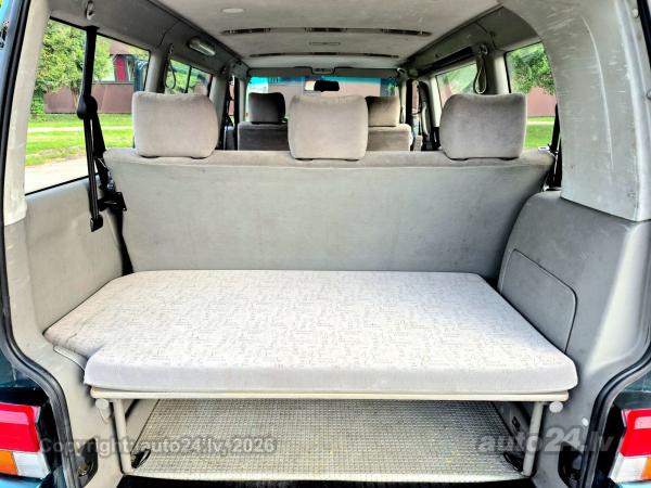 Zaļš Volkswagen Multivan 1998 Tallina, ar dzinēja tilpumu 2.50 L un nobraukumu 624 tūkst. km par 3390 €, foto 10 vietnē AUTOMOTO.COM.LV