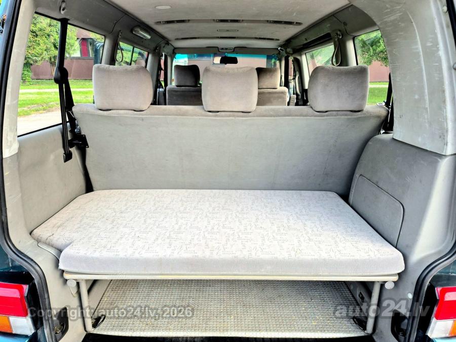 Zaļš Volkswagen Multivan 1998 Tallina, ar dzinēja tilpumu 2.50 L un nobraukumu 624 tūkst. km par 3390 €, foto 11 vietnē AUTOMOTO.COM.LV