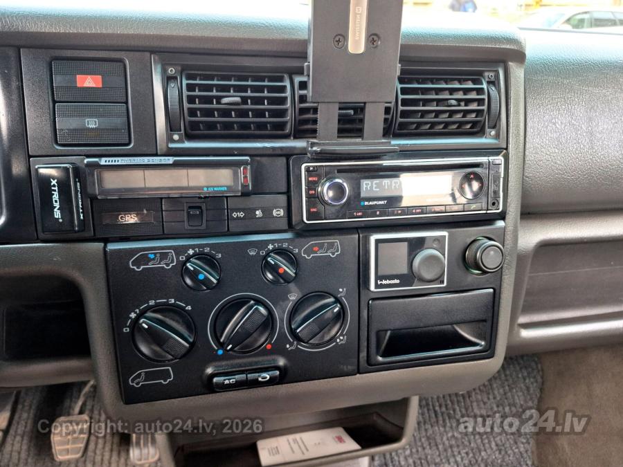 Zaļš Volkswagen Multivan 1998 Tallina, ar dzinēja tilpumu 2.50 L un nobraukumu 624 tūkst. km par 3390 €, foto 13 vietnē AUTOMOTO.COM.LV