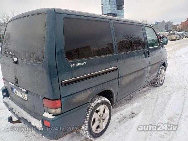 Green Volkswagen Multivan 2003 in Tallinn, with an engine capacity of 2.50 L and mileage of 395 thousand km for 4800 €, photo 3 on AUTOMOTO.COM.LV