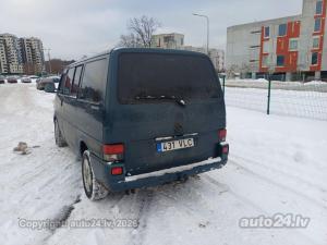 Zaļš Volkswagen Multivan 2003 Tallina, ar dzinēja tilpumu 2.50 L un nobraukumu 395 tūkst. km par 4800 €, foto 4 vietnē AUTOMOTO.COM.LV