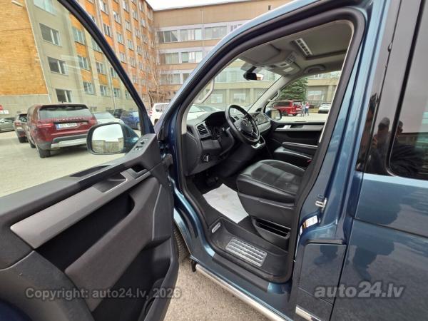 Green Volkswagen Multivan 2016 in Tallinn, with an engine capacity of 2.00 L and mileage of 231 thousand km for 27500 €, photo 7 on AUTOMOTO.COM.LV