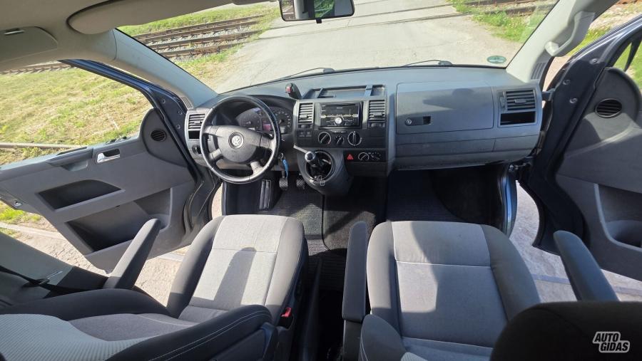 Grey Volkswagen Multivan 2007 in Klaipeda, with an engine capacity of 2.50 L and mileage of 274 thousand km for 6690 €, photo 7 on AUTOMOTO.COM.LV
