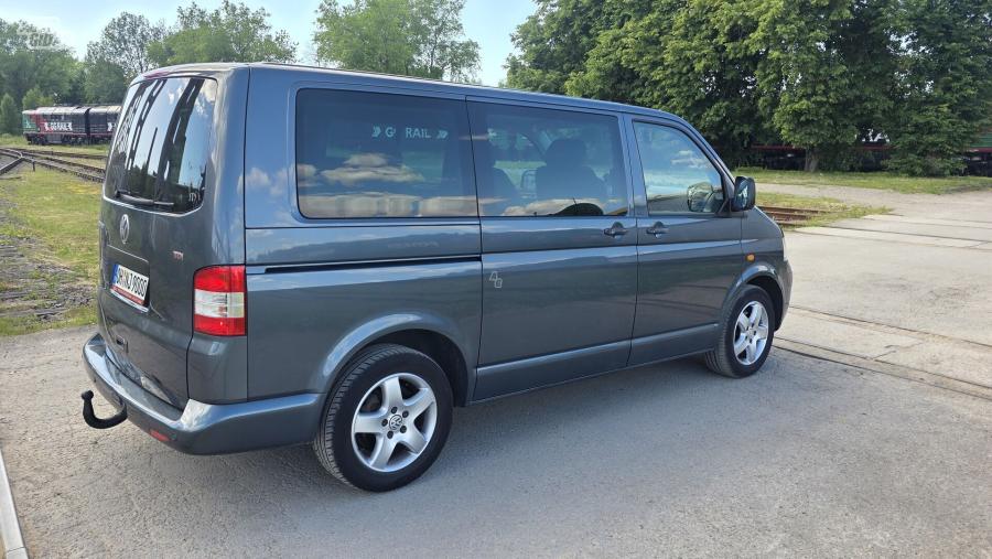 Grey Volkswagen Multivan 2007 in Klaipeda, with an engine capacity of 2.50 L and mileage of 274 thousand km for 6690 €, photo 11 on AUTOMOTO.COM.LV