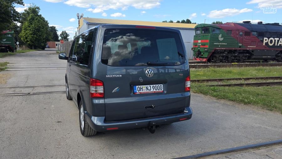 Grey Volkswagen Multivan 2007 in Klaipeda, with an engine capacity of 2.50 L and mileage of 274 thousand km for 6690 €, photo 12 on AUTOMOTO.COM.LV