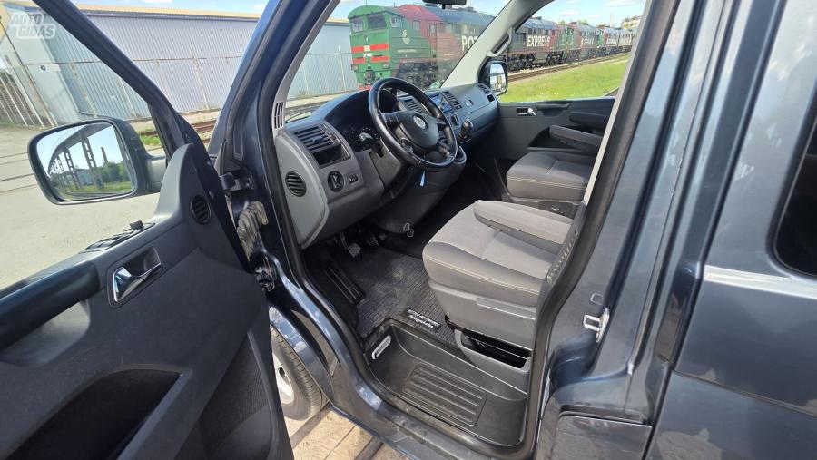Grey Volkswagen Multivan 2007 in Klaipeda, with an engine capacity of 2.50 L and mileage of 274 thousand km for 6690 €, photo 16 on AUTOMOTO.COM.LV