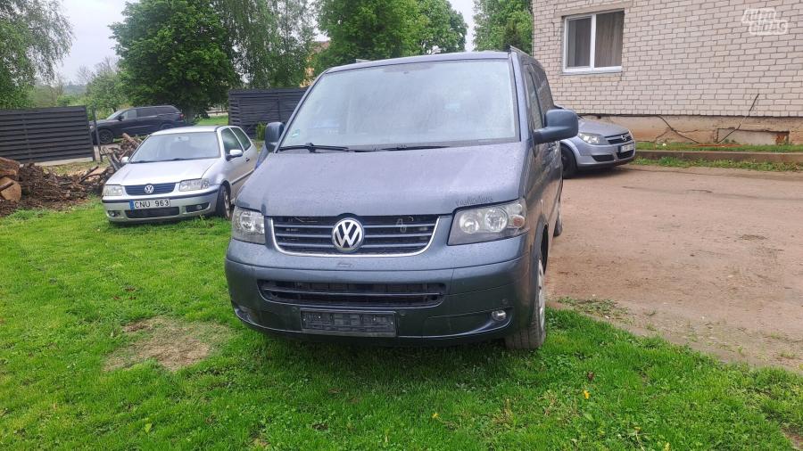 Grey Volkswagen Multivan 2009 in Vilnius, with an engine capacity of 2.50 L and mileage of 286 thousand km for 10500 €, photo 1 on AUTOMOTO.COM.LV