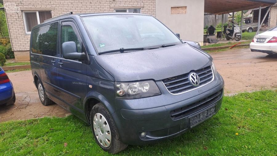 Grey Volkswagen Multivan 2009 in Vilnius, with an engine capacity of 2.50 L and mileage of 286 thousand km for 10500 €, photo 4 on AUTOMOTO.COM.LV