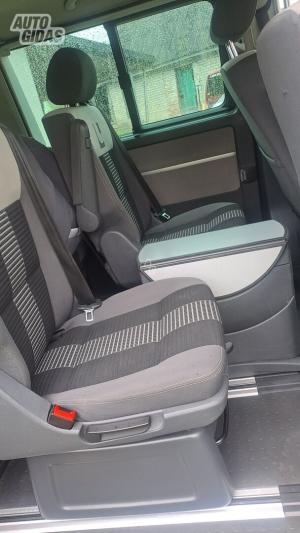 Grey Volkswagen Multivan 2009 in Vilnius, with an engine capacity of 2.50 L and mileage of 286 thousand km for 10500 €, photo 16 on AUTOMOTO.COM.LV