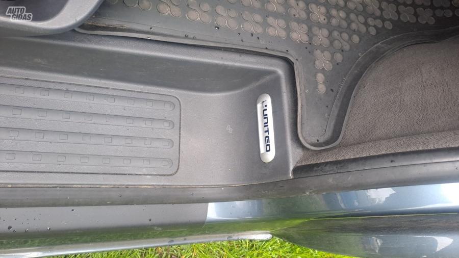 Grey Volkswagen Multivan 2009 in Vilnius, with an engine capacity of 2.50 L and mileage of 286 thousand km for 10500 €, photo 18 on AUTOMOTO.COM.LV