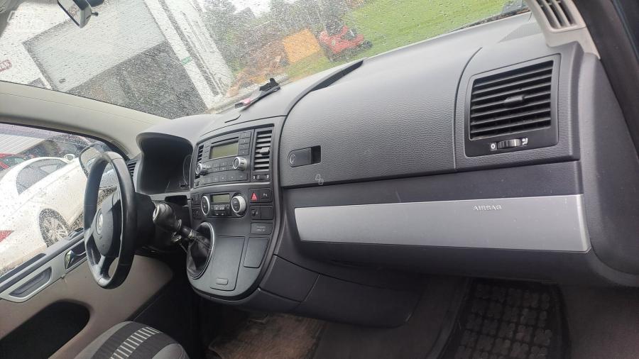 Grey Volkswagen Multivan 2009 in Vilnius, with an engine capacity of 2.50 L and mileage of 286 thousand km for 10500 €, photo 19 on AUTOMOTO.COM.LV