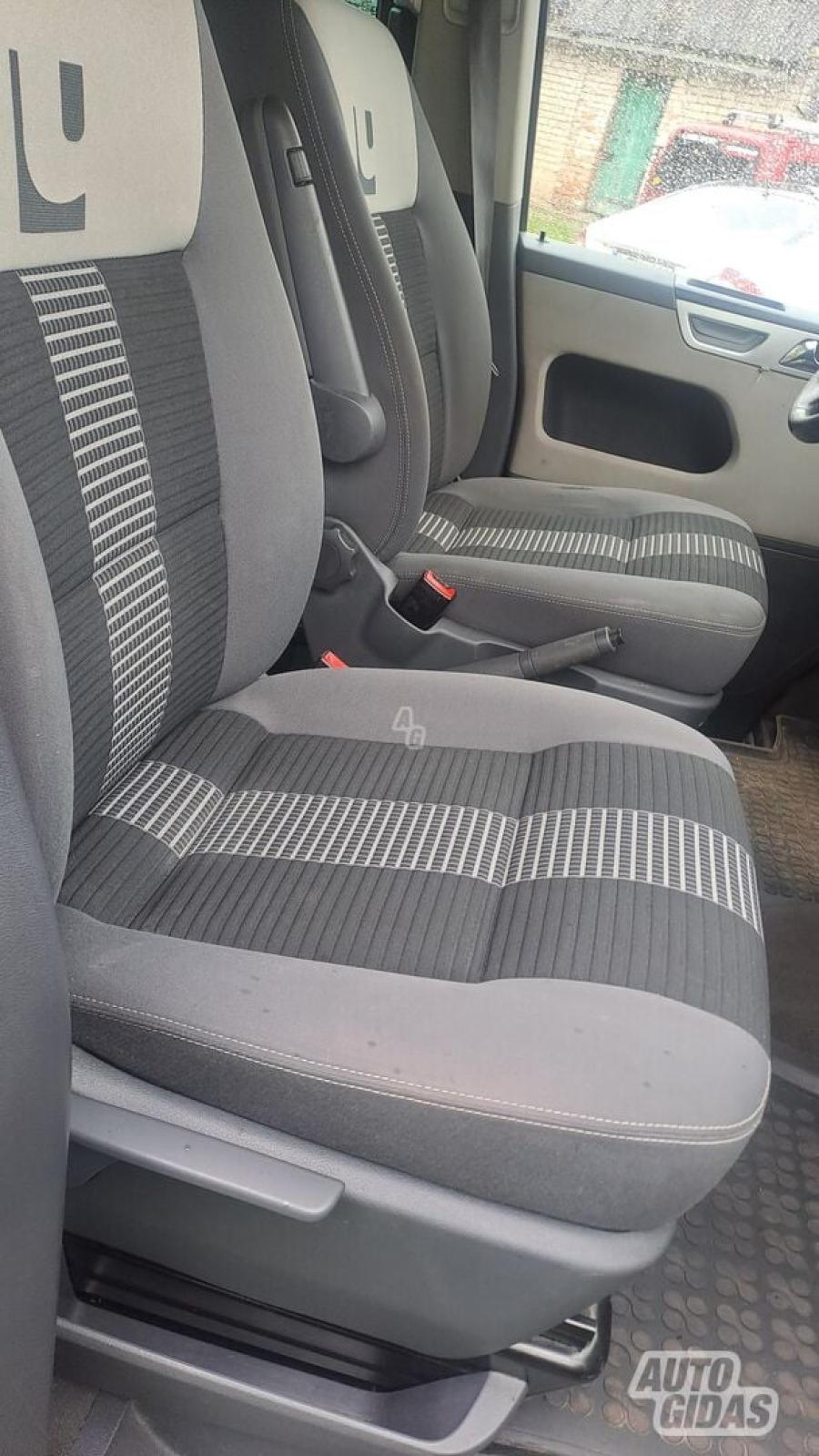 Grey Volkswagen Multivan 2009 in Vilnius, with an engine capacity of 2.50 L and mileage of 286 thousand km for 10500 €, photo 21 on AUTOMOTO.COM.LV