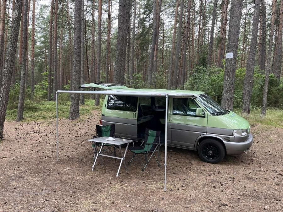 Grey Volkswagen Multivan 1998 in Marijampole, with an engine capacity of 2.50 L and mileage of 590 thousand km for 6100 €, photo 3 on AUTOMOTO.COM.LV