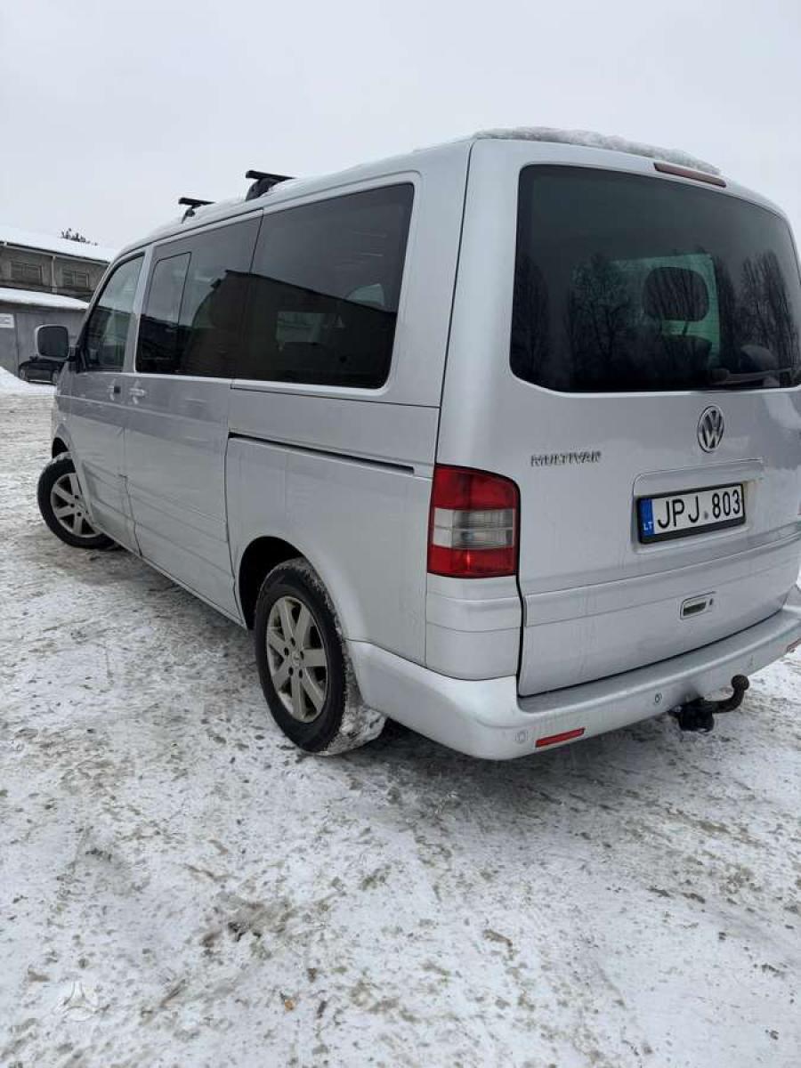 Pelēks Volkswagen Multivan 2003 Kauņa, ar dzinēja tilpumu 2.46 L un nobraukumu 354 tūkst. km par 5500 €, foto 2 vietnē AUTOMOTO.COM.LV