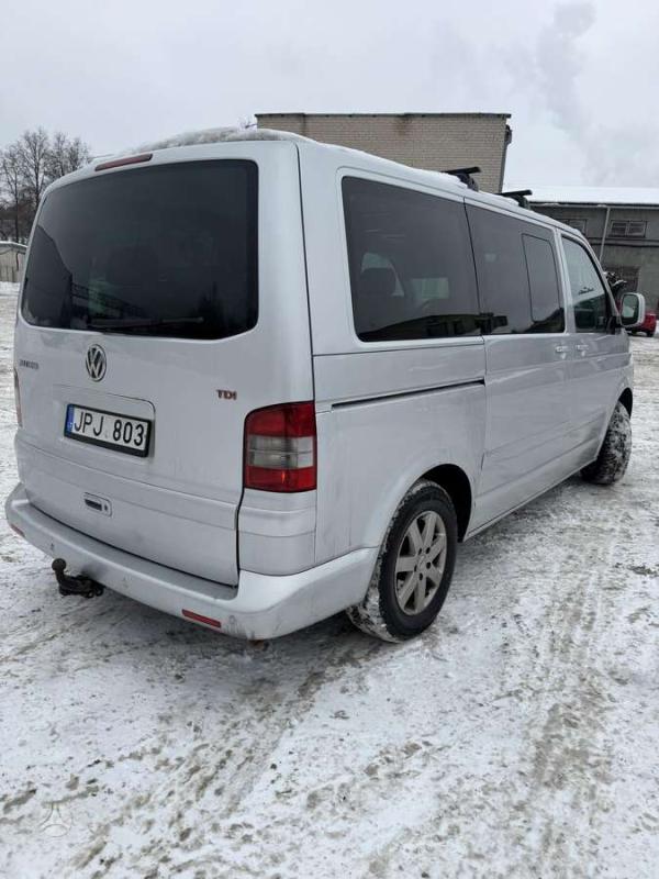 Pelēks Volkswagen Multivan 2003 Kauņa, ar dzinēja tilpumu 2.46 L un nobraukumu 354 tūkst. km par 5500 €, foto 3 vietnē AUTOMOTO.COM.LV