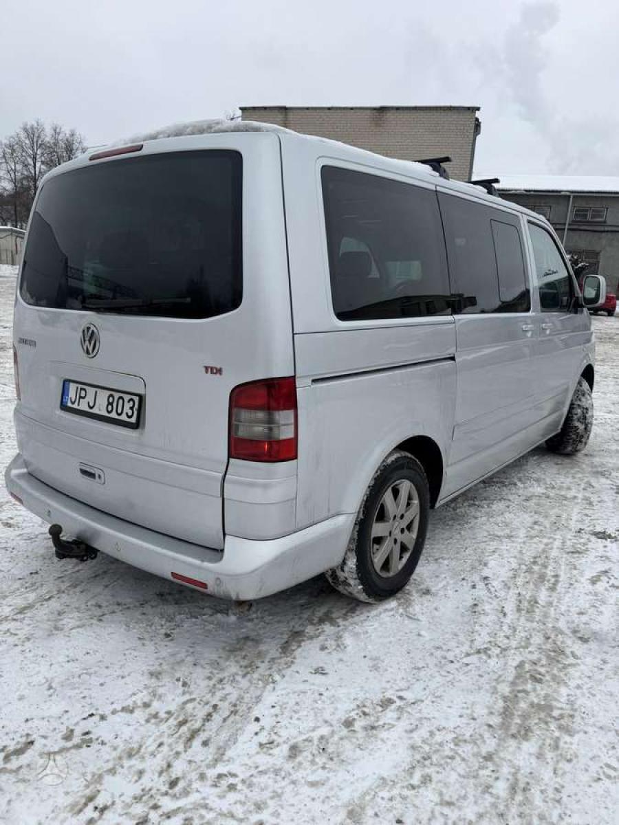 Pelēks Volkswagen Multivan 2003 Kauņa, ar dzinēja tilpumu 2.46 L un nobraukumu 354 tūkst. km par 5500 €, foto 3 vietnē AUTOMOTO.COM.LV