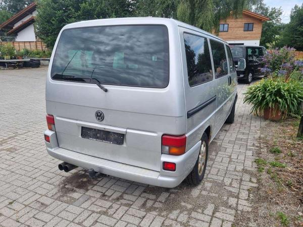 Grey Volkswagen Multivan 2003 in Panevezys, with an engine capacity of 2.46 L and mileage of 470 thousand km for 4600 €, photo 4 on AUTOMOTO.COM.LV