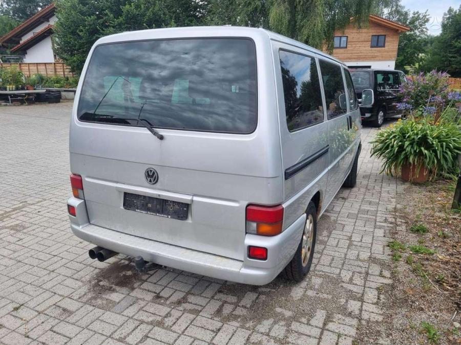 Pelēks Volkswagen Multivan 2003 Panevēža, ar dzinēja tilpumu 2.46 L un nobraukumu 470 tūkst. km par 4600 €, foto 5 vietnē AUTOMOTO.COM.LV