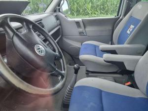 Pelēks Volkswagen Multivan 2003 Panevēža, ar dzinēja tilpumu 2.46 L un nobraukumu 470 tūkst. km par 4600 €, foto 6 vietnē AUTOMOTO.COM.LV