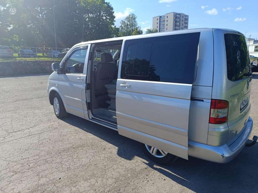 Pelēks Volkswagen Multivan 2004 Elektrėnai, ar dzinēja tilpumu 2.50 L un nobraukumu 341 tūkst. km par 6100 €, foto 3 vietnē AUTOMOTO.COM.LV