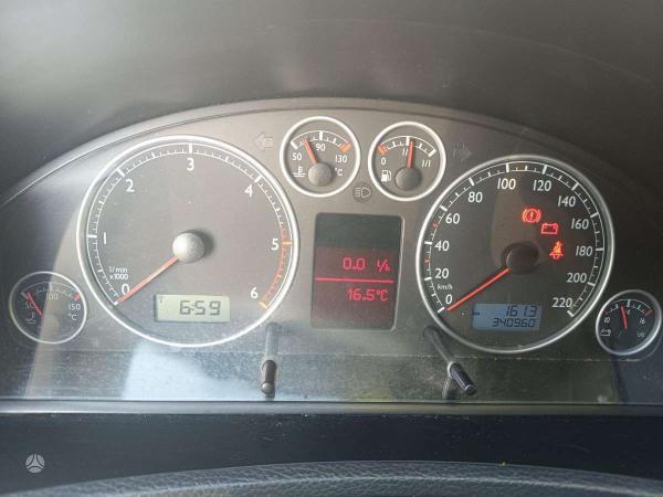 Pelēks Volkswagen Multivan 2004 Elektrėnai, ar dzinēja tilpumu 2.50 L un nobraukumu 341 tūkst. km par 6100 €, foto 10 vietnē AUTOMOTO.COM.LV