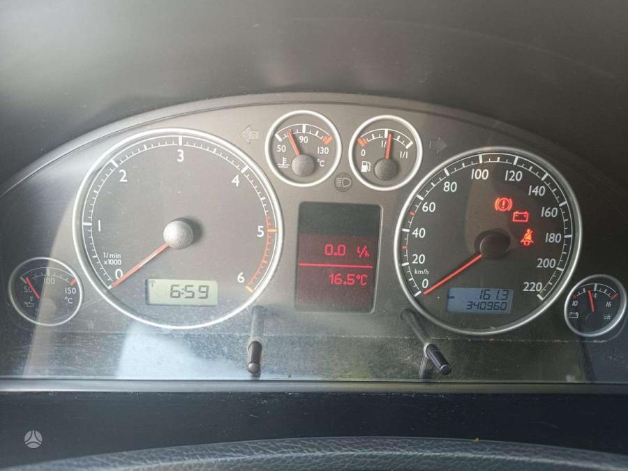 Pelēks Volkswagen Multivan 2004 Elektrėnai, ar dzinēja tilpumu 2.50 L un nobraukumu 341 tūkst. km par 6100 €, foto 10 vietnē AUTOMOTO.COM.LV