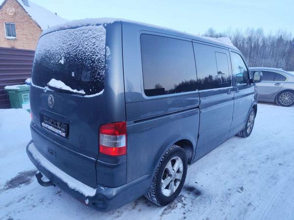 Grey Volkswagen Multivan 2005 in Kazlu Ruda, with an engine capacity of 2.50 L and mileage of 250 thousand km for 5500 €, photo 4 on AUTOMOTO.COM.LV