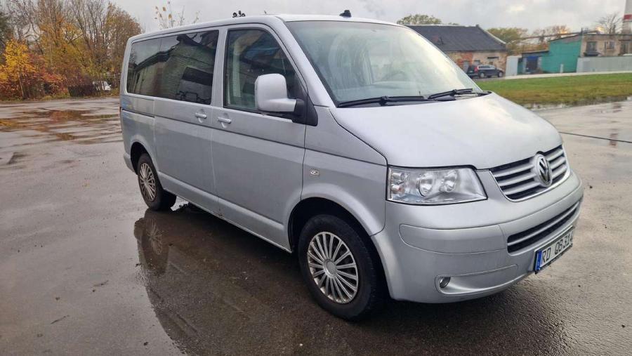 Grey Volkswagen Multivan 2005 in Klaipeda, with an engine capacity of 2.50 L and mileage of 363 thousand km for 4150 €, photo 1 on AUTOMOTO.COM.LV