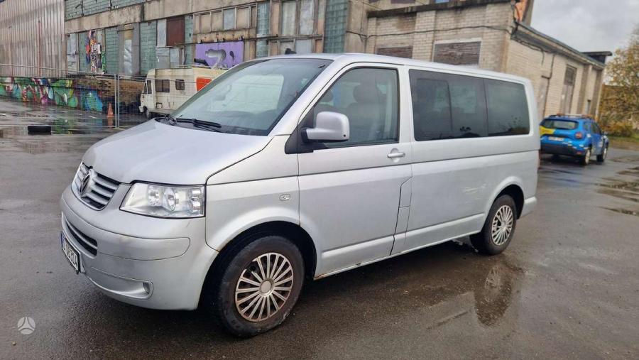 Grey Volkswagen Multivan 2005 in Klaipeda, with an engine capacity of 2.50 L and mileage of 363 thousand km for 4150 €, photo 2 on AUTOMOTO.COM.LV