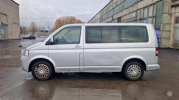 Pelēks Volkswagen Multivan 2005 Klaipėda, ar dzinēja tilpumu 2.50 L un nobraukumu 363 tūkst. km par 4150 €, foto 3 vietnē AUTOMOTO.COM.LV