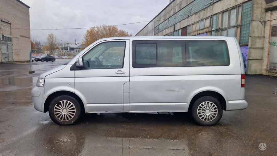 Grey Volkswagen Multivan 2005 in Klaipeda, with an engine capacity of 2.50 L and mileage of 363 thousand km for 4150 €, photo 3 on AUTOMOTO.COM.LV