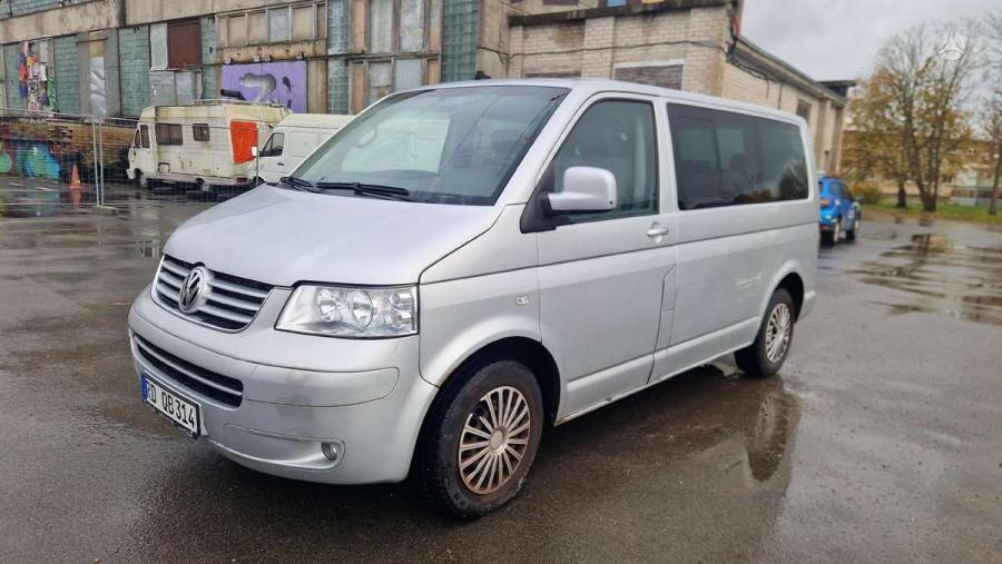 Grey Volkswagen Multivan 2005 in Klaipeda, with an engine capacity of 2.50 L and mileage of 363 thousand km for 4150 €, photo 4 on AUTOMOTO.COM.LV