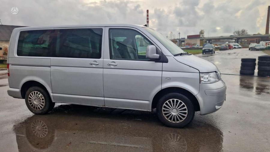 Grey Volkswagen Multivan 2005 in Klaipeda, with an engine capacity of 2.50 L and mileage of 363 thousand km for 4150 €, photo 7 on AUTOMOTO.COM.LV