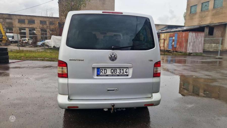 Grey Volkswagen Multivan 2005 in Klaipeda, with an engine capacity of 2.50 L and mileage of 363 thousand km for 4150 €, photo 12 on AUTOMOTO.COM.LV