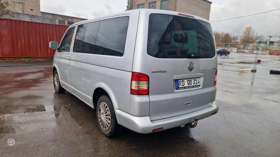 Grey Volkswagen Multivan 2005 in Klaipeda, with an engine capacity of 2.50 L and mileage of 363 thousand km for 4150 €, photo 13 on AUTOMOTO.COM.LV
