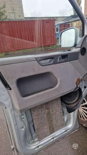 Grey Volkswagen Multivan 2005 in Klaipeda, with an engine capacity of 2.50 L and mileage of 363 thousand km for 4150 €, photo 17 on AUTOMOTO.COM.LV